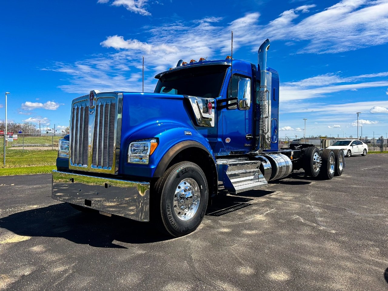 New 2025 KENWORTH W990 TRI-AXLE SLEEPERS - Star Equipment Sales